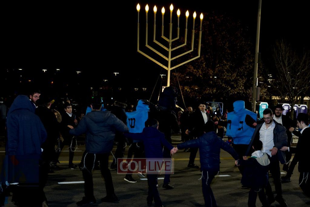 Chanukah Kicks Off in Philadelphia With Large Menorah Parade