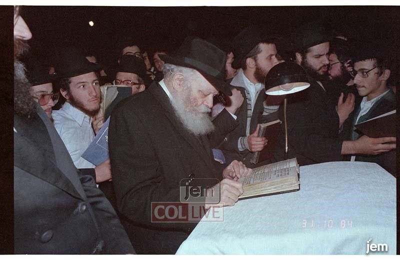 Photographer’s 'Prized Collection' of Photos of the Rebbe Published
